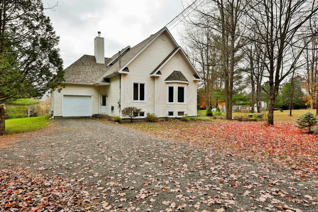 Maison de plain-pied - À vendre - 235 Ch. Thompson, Sutton